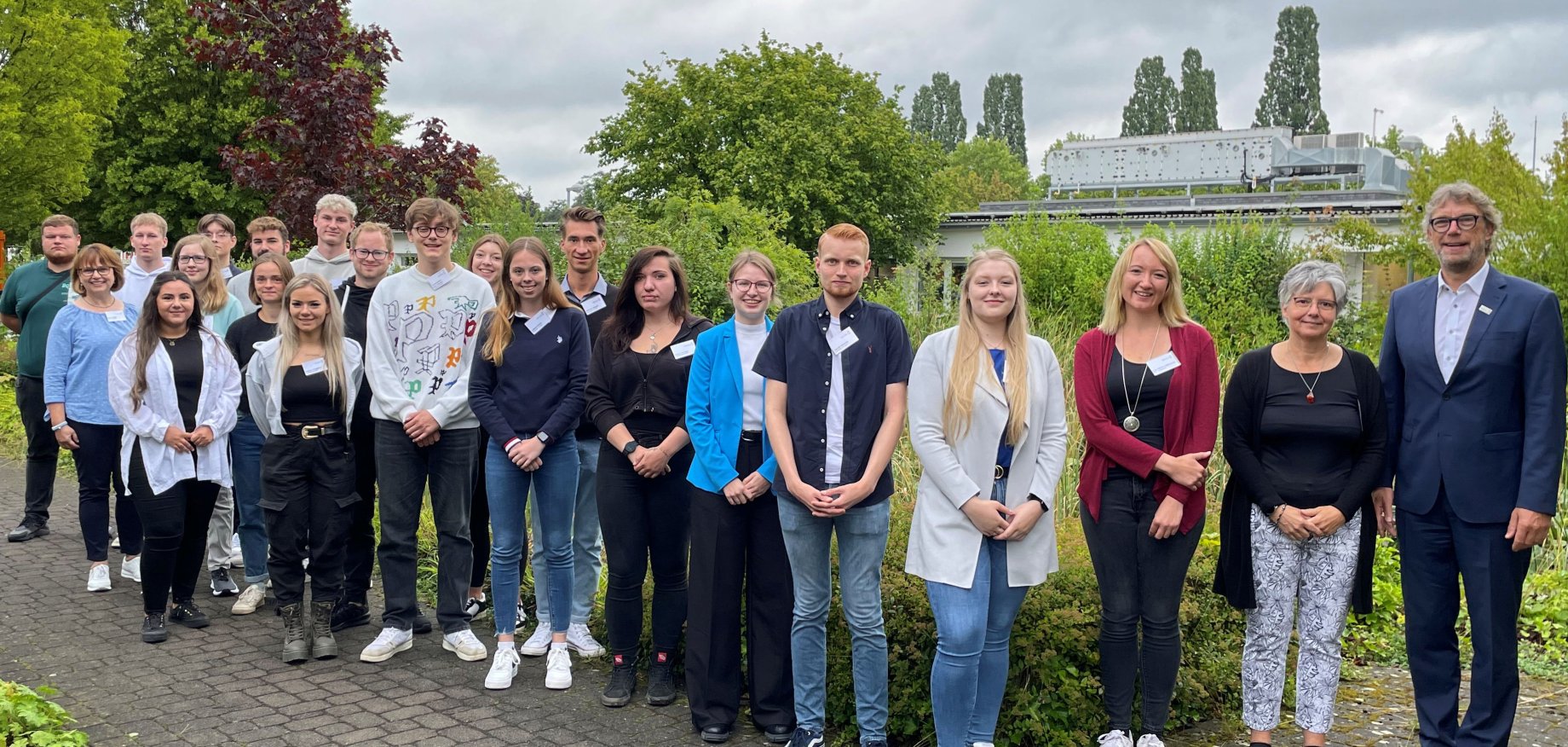 Ein spannender erster Tag für 19 Auszubildende und Studierende | Stadt ...